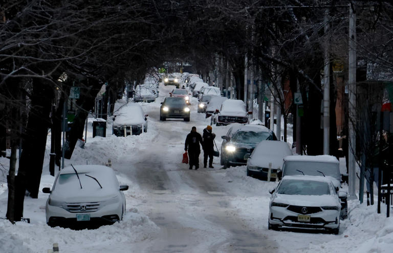 New Jersey governor issues urgent blizzard warning for 24 inches of ...
