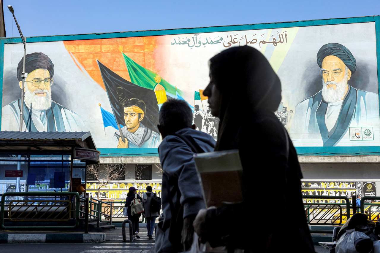 Iranian students protest as anger grows