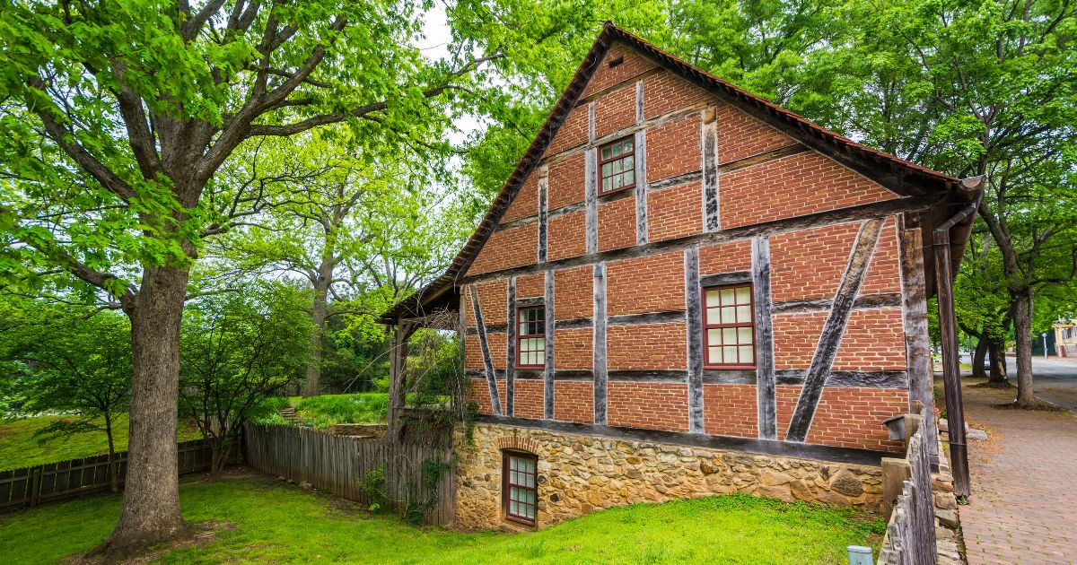 11 oldest towns in North Carolina that are full of history
