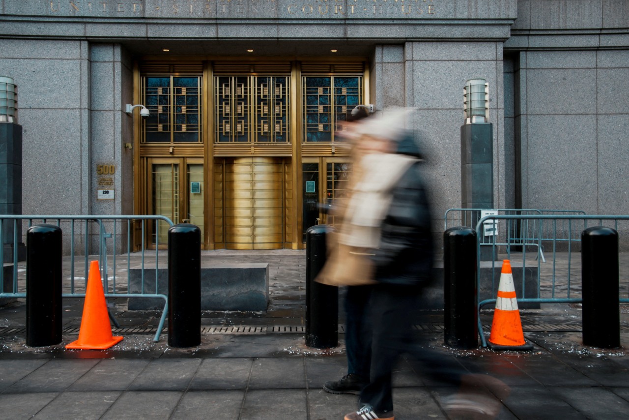 Centerview settles suit over young banker hours