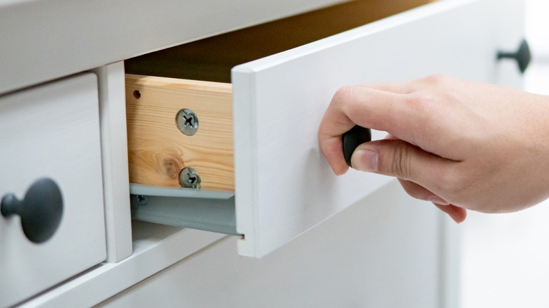 Hardware styles that instantly date your home