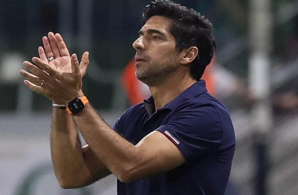Abel elogia estreia de Arias e manda recado à torcida do Palmeiras