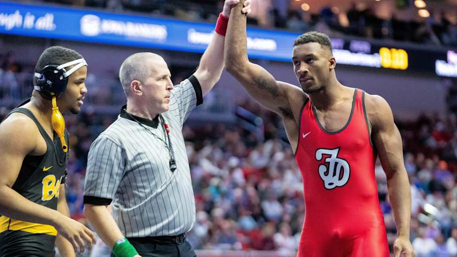 Blake Fox, Dreshaun Ross make history at Iowa high school state wrestling