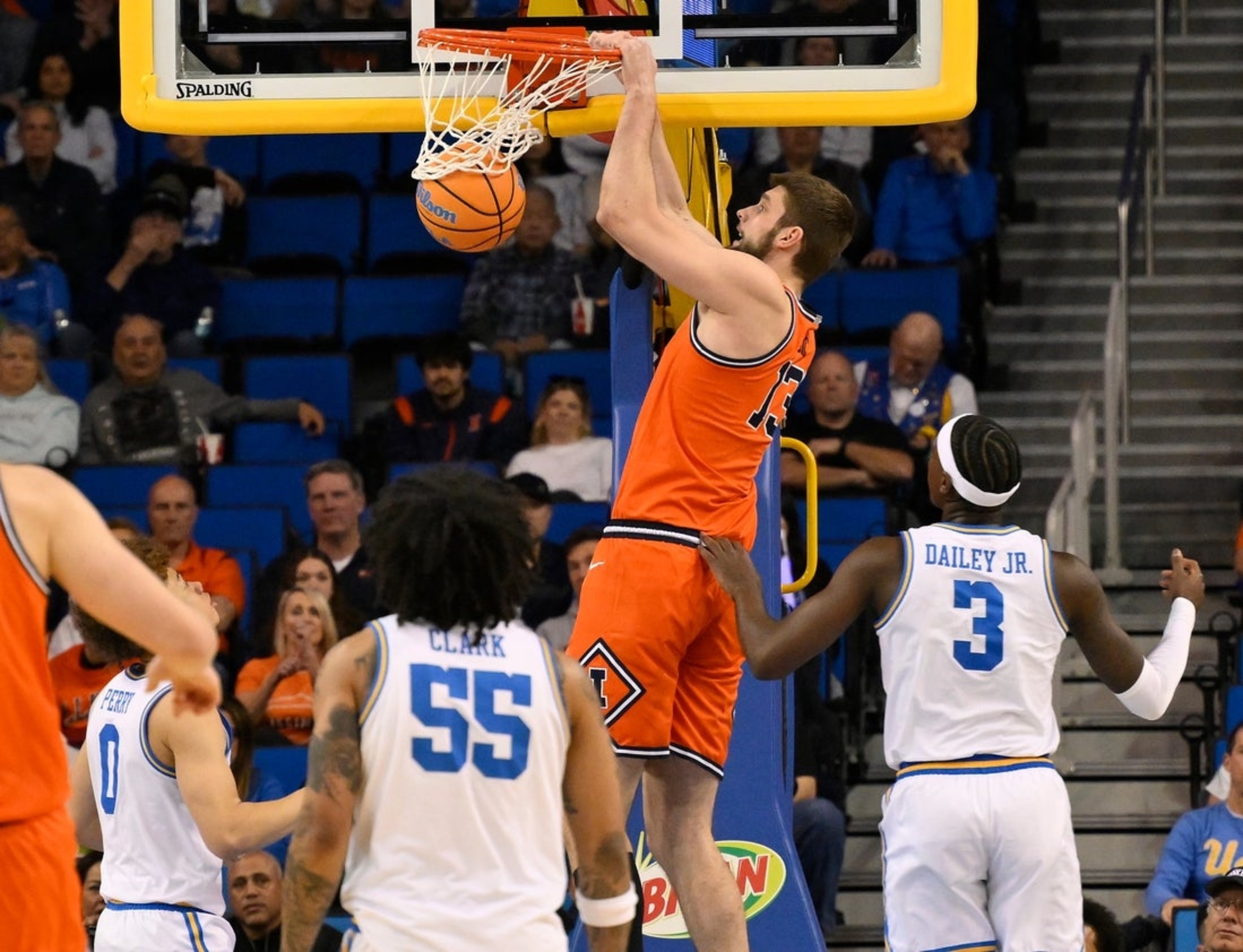 Donovan Dent goes end to end as UCLA tops No. 10 Illinois at the buzzer