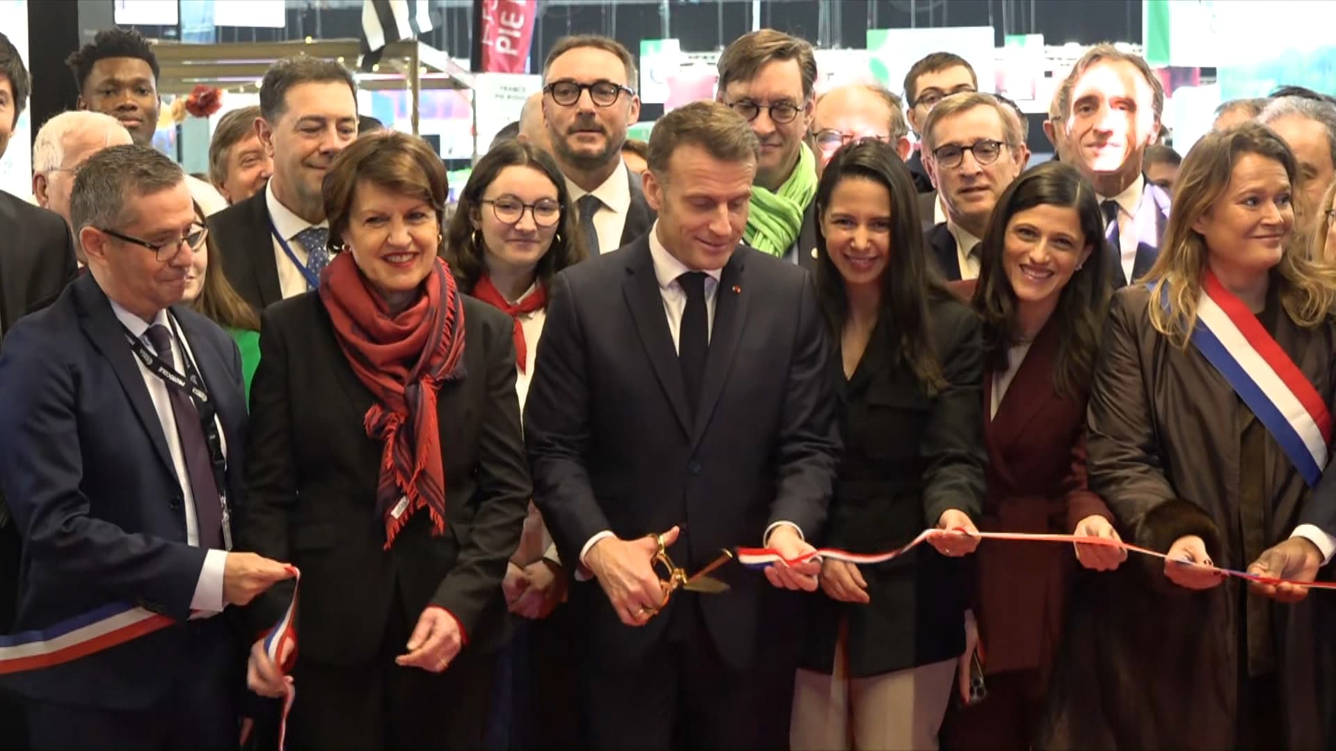 14h30 au Salon de l’agriculture : le record impressionnant d’Emmanuel ...