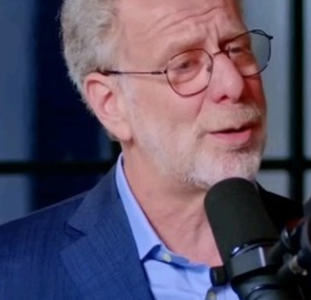 Professor de Harvard contraria teses e defende que ficar sentado faz bem