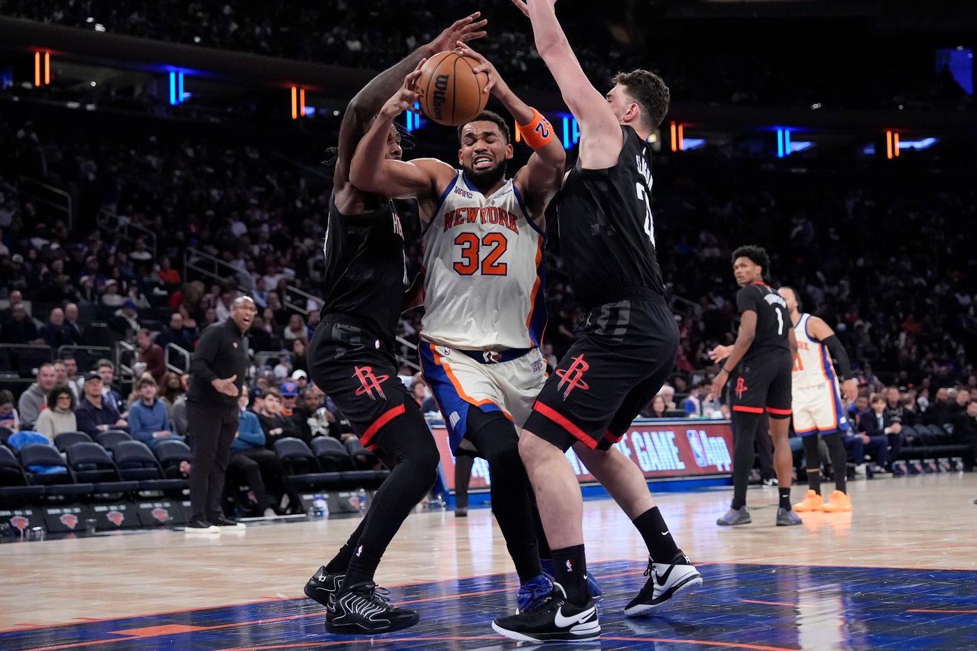 Knicks rally from 18 down in the fourth to beat the Rockets 108-106
