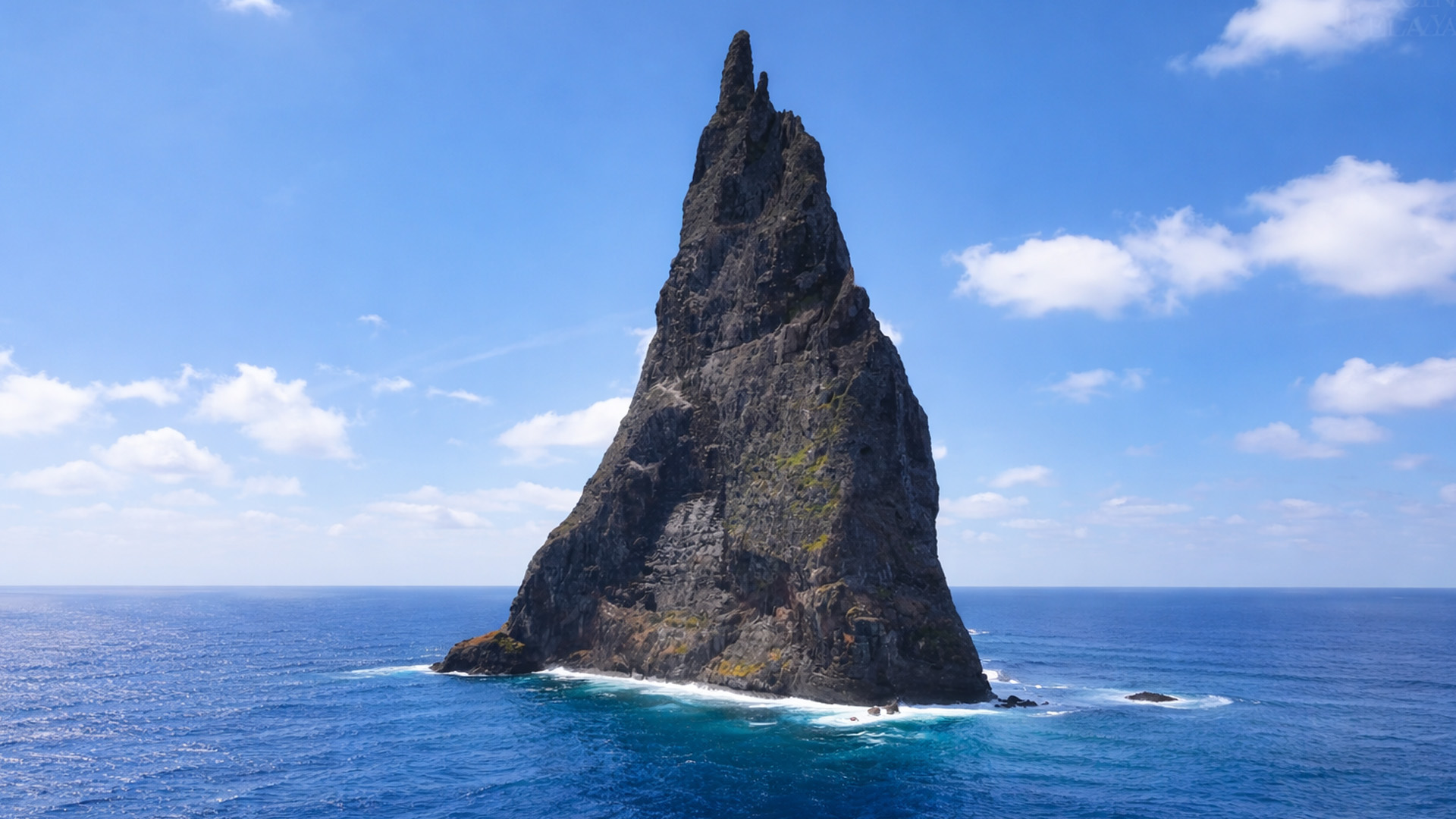 Siapa yang bisa bertahan hidup di batu terpencil ini?