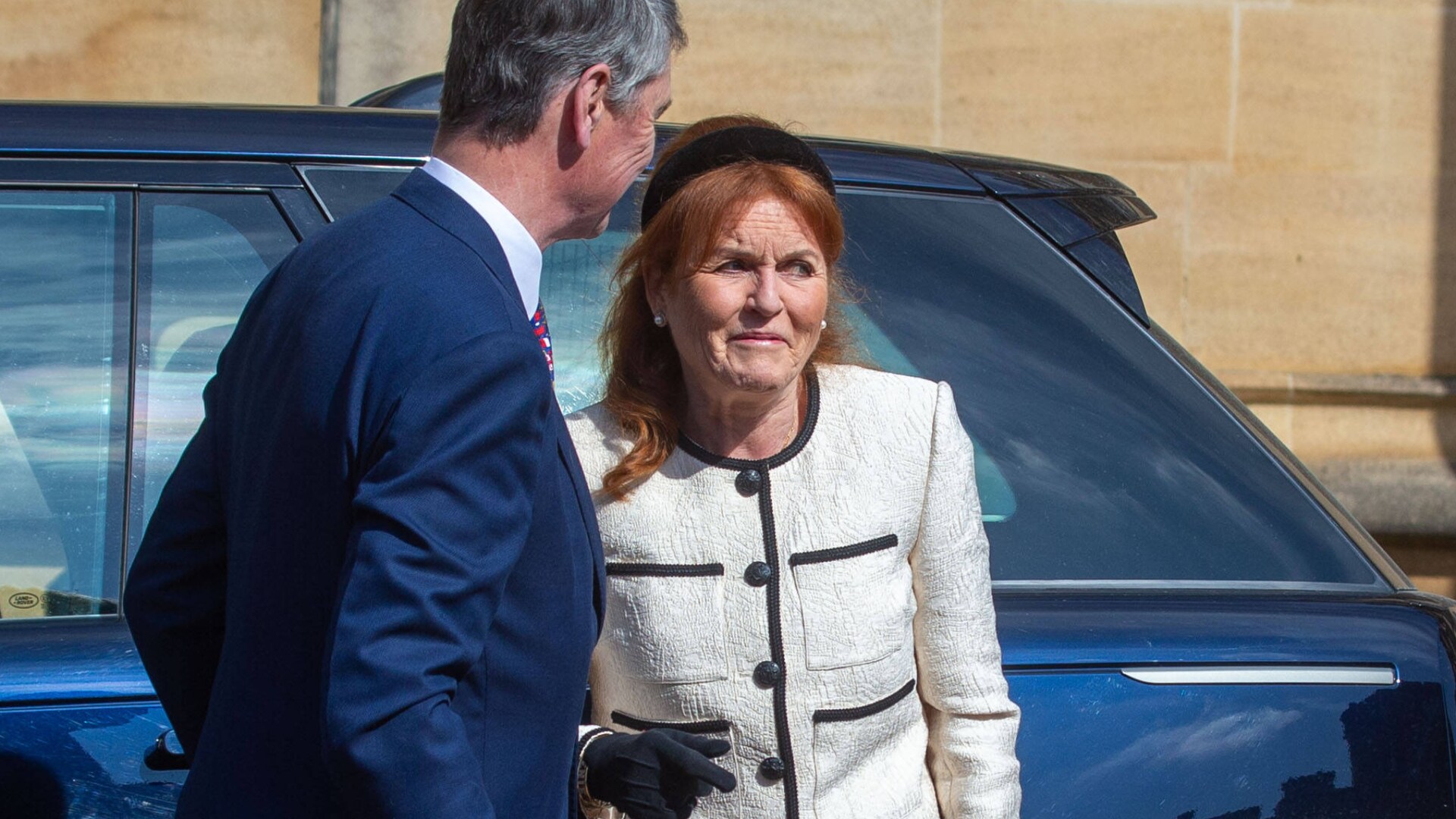 14.800 Euro pro Tag: Sarah Ferguson flüchtet nach Epstein-Eklat in ...