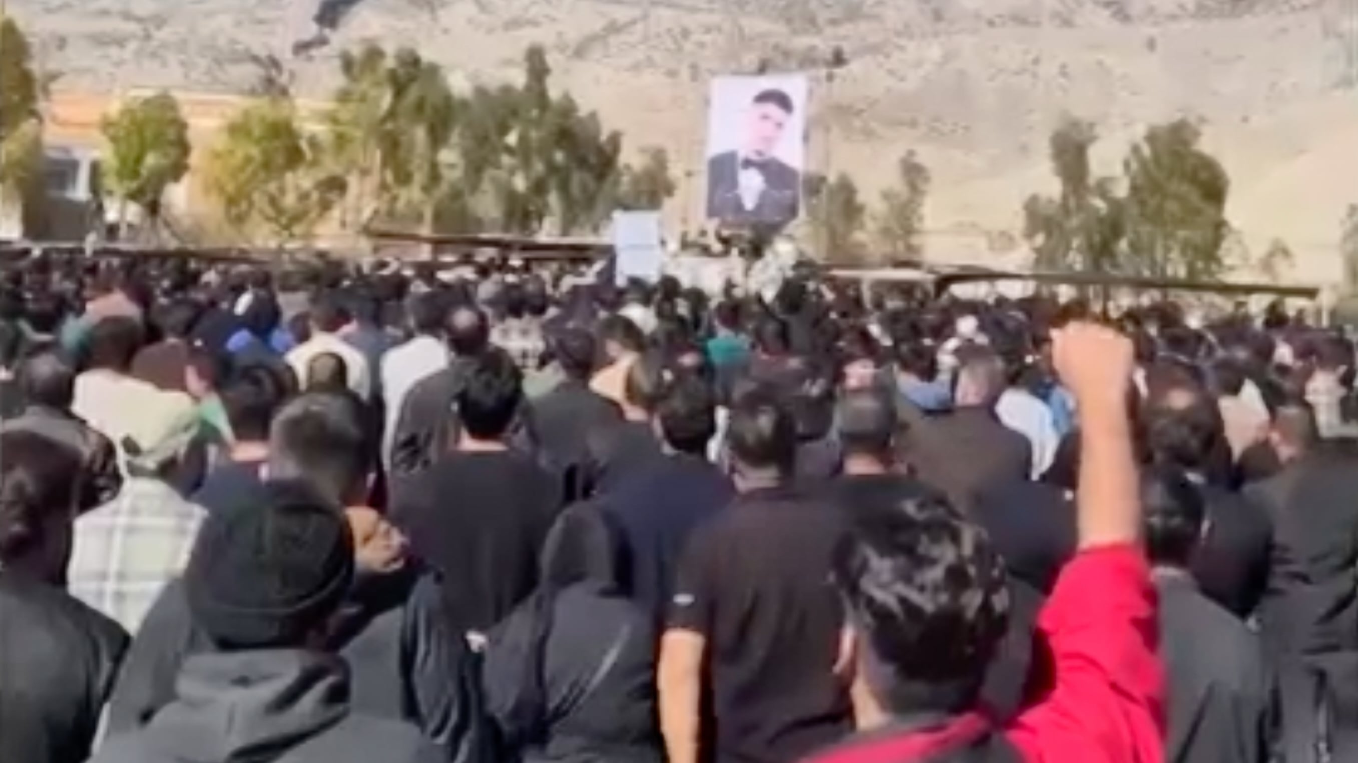 Iranian students reignite protests condemning Khamenei