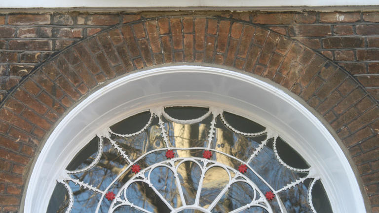 What it means if you see a glass window on the inside of a vintage house