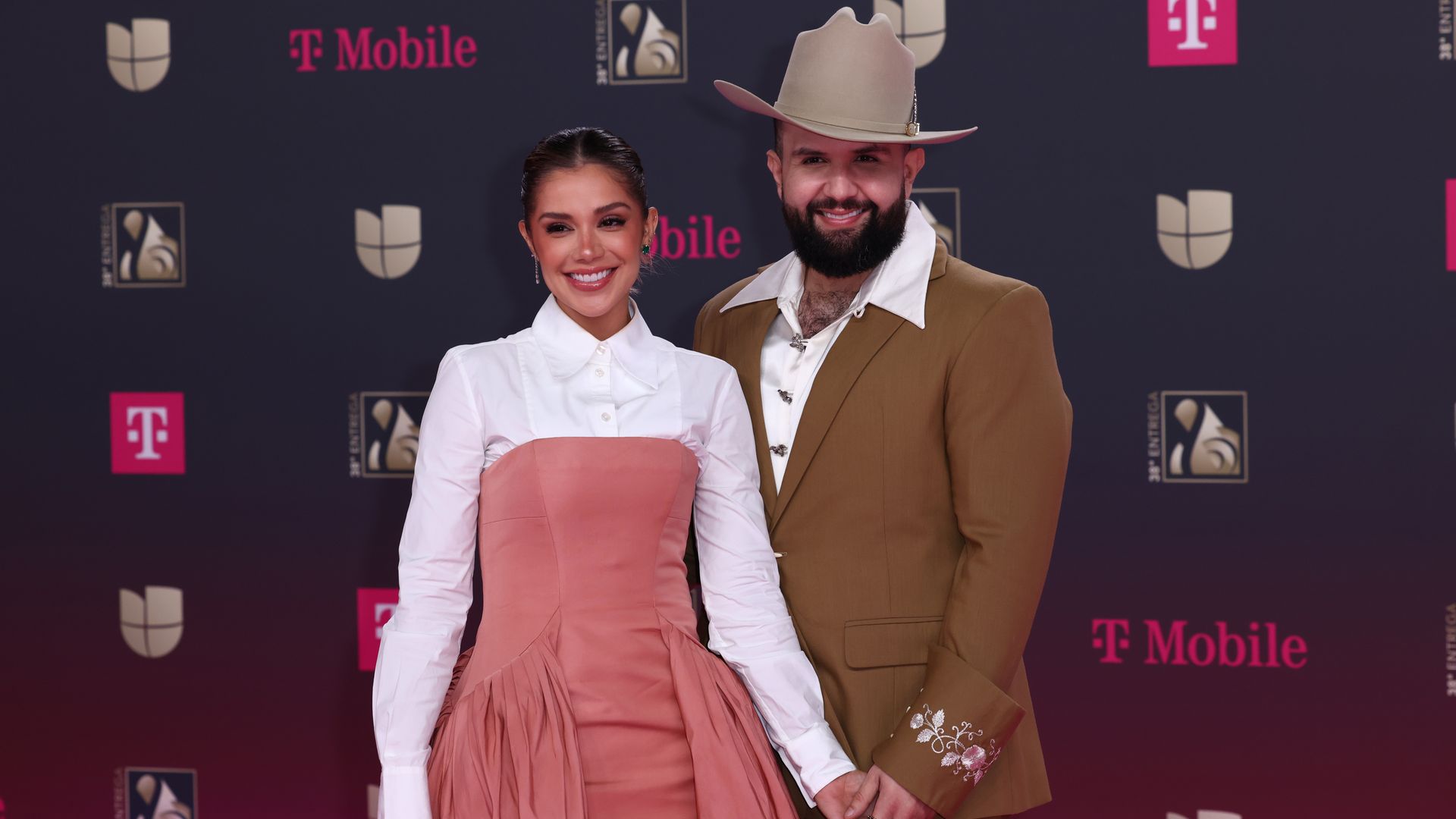 Fashion spotlight: Meylin Zuñiga impone minimalismo en Premio Lo Nuestro
