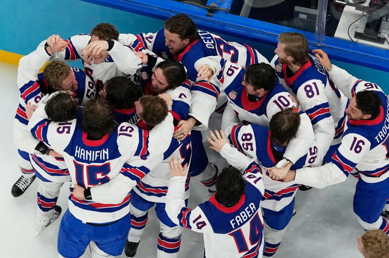 Fans celebrate US victory over Canada in Olympic gold medal hockey ...