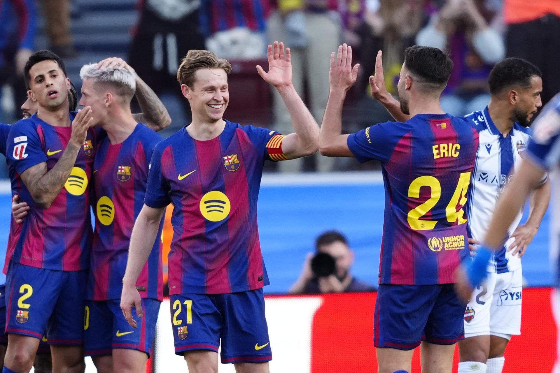 Gavi y Marc Bernal demuestran a Hansi Flick que la venta de Frenkie de ...