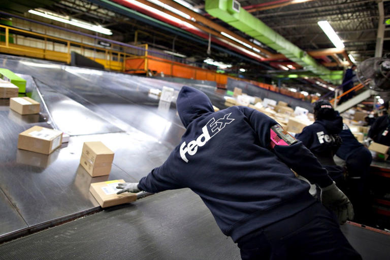 FedEx vows to pass tariff refunds to customers if courts order Trump ...