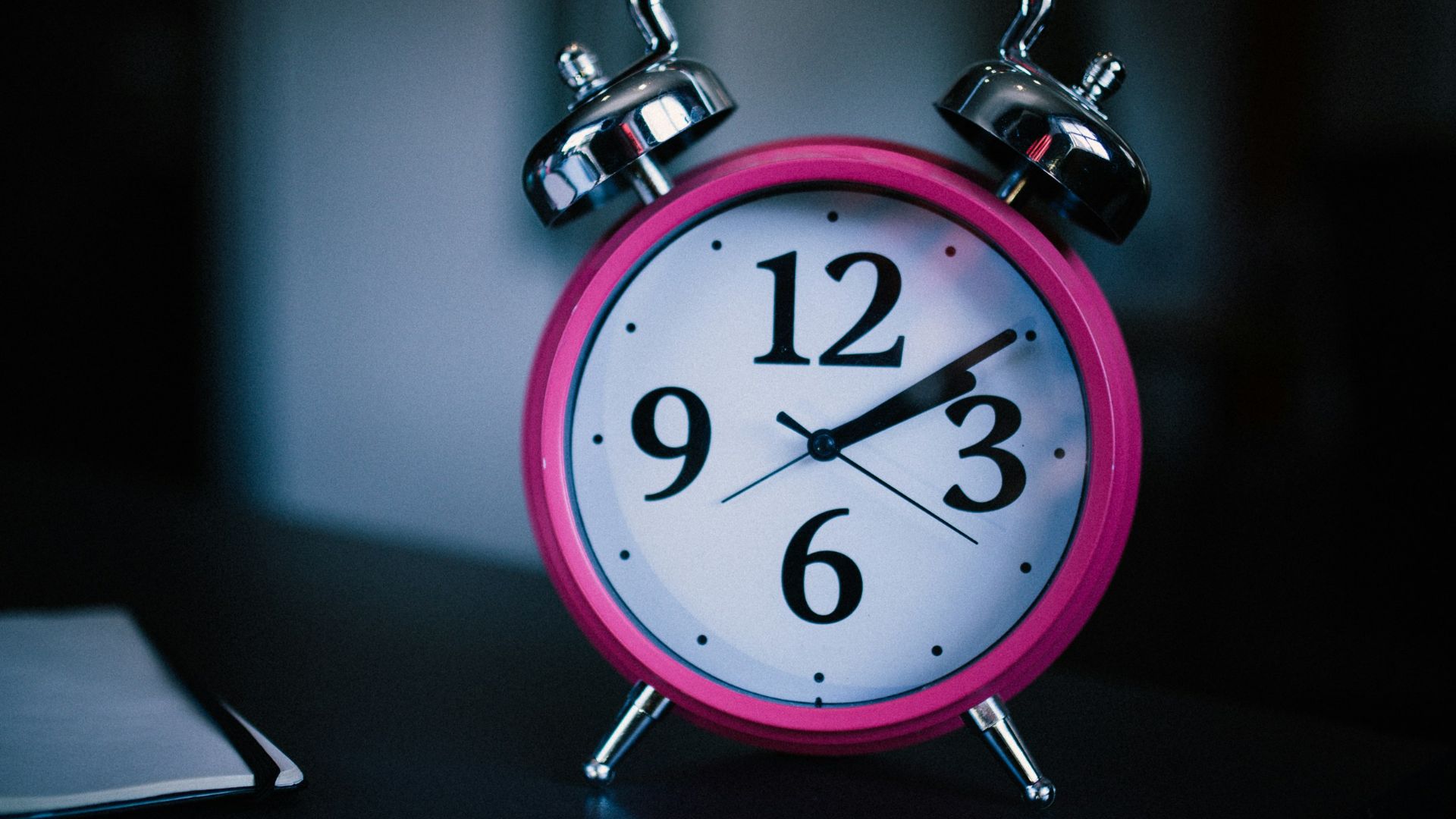 10 strange benefits of sleep deprivation & 10 major downsides
