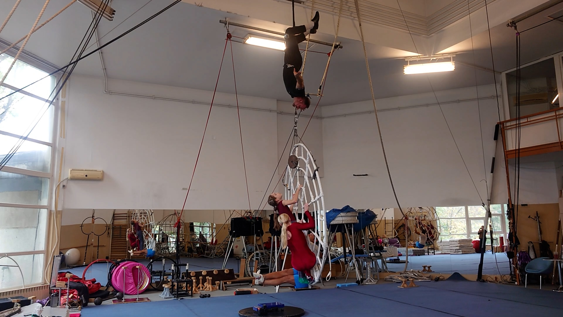 Heaviest weight held with the teeth while suspended upside down 192.84 ...