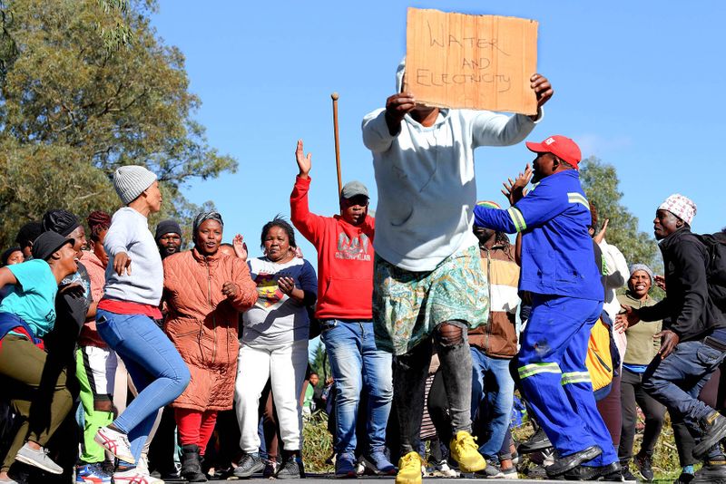 Inside the land standoff blocking services for 1,000 Nelson Mandela Bay ...