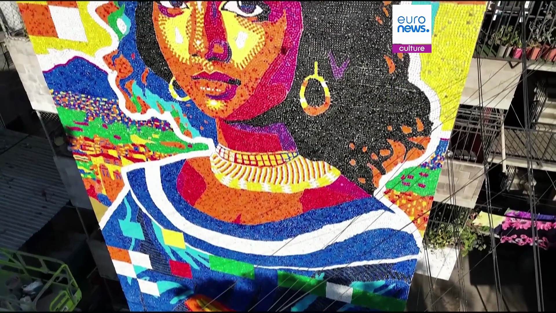 Más de 100.000 tapas de plástico completan el mural reciclado más alto ...