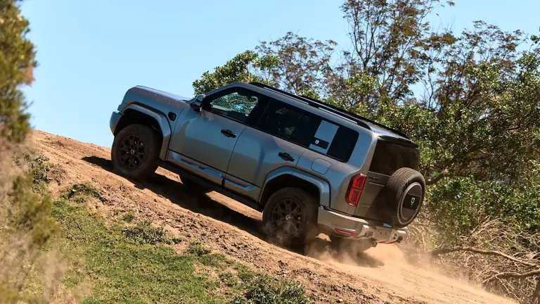 Denza B5 and B8 add suspension that can drive on three wheels