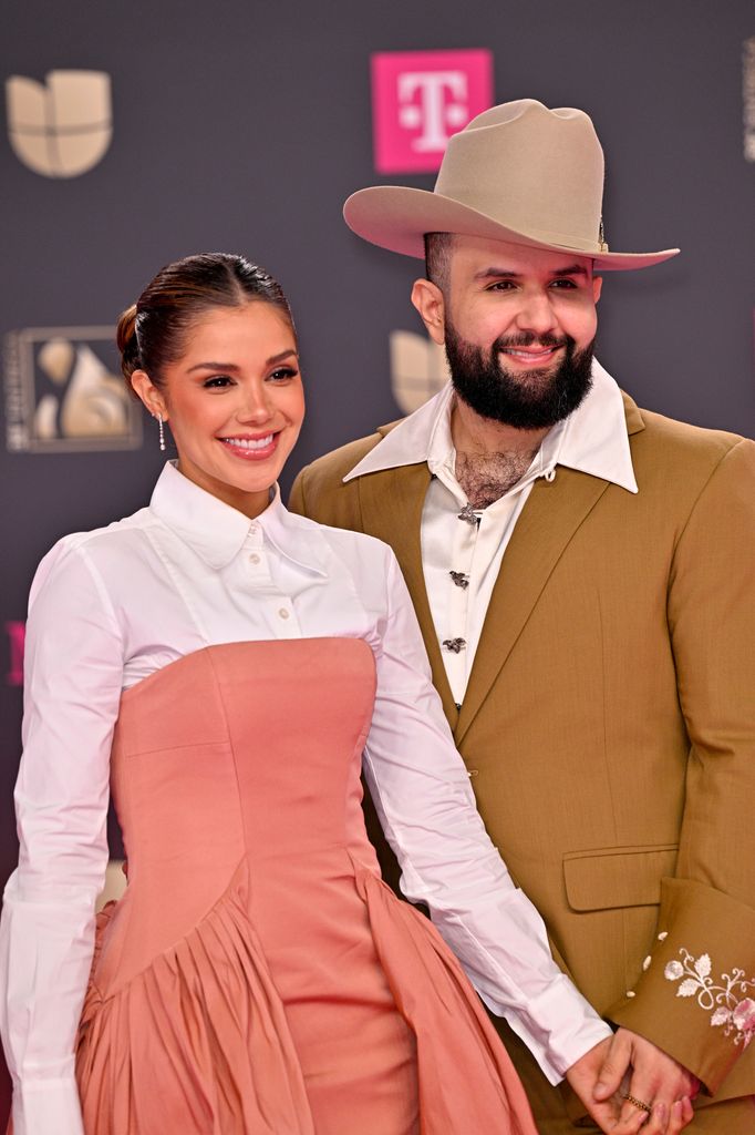 Fashion spotlight: Meylin Zuñiga impone minimalismo en Premio Lo Nuestro