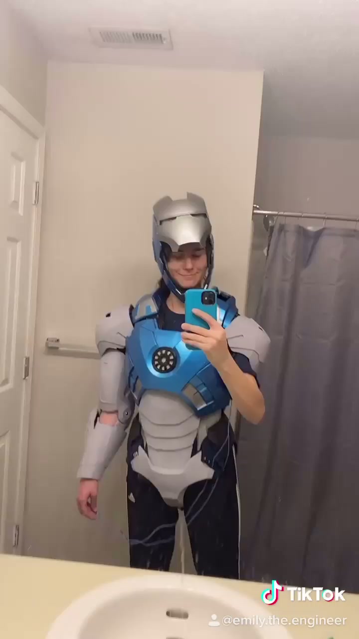 I tried 3D printing an Iron Man suit!