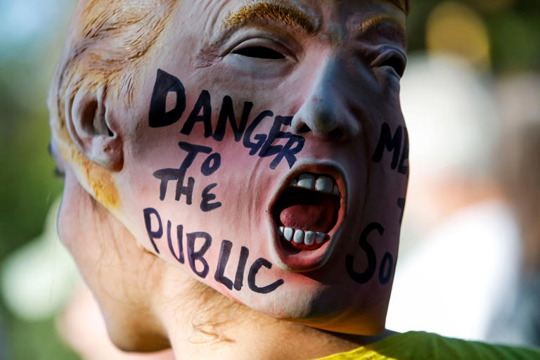 Trump gets humiliating report card before State of the Union