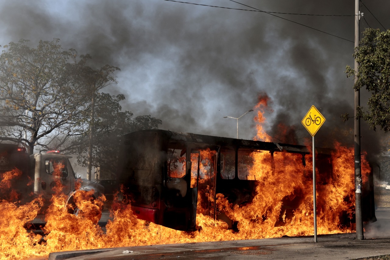 Mexico kills powerful drug kingpin, sparking violent response
