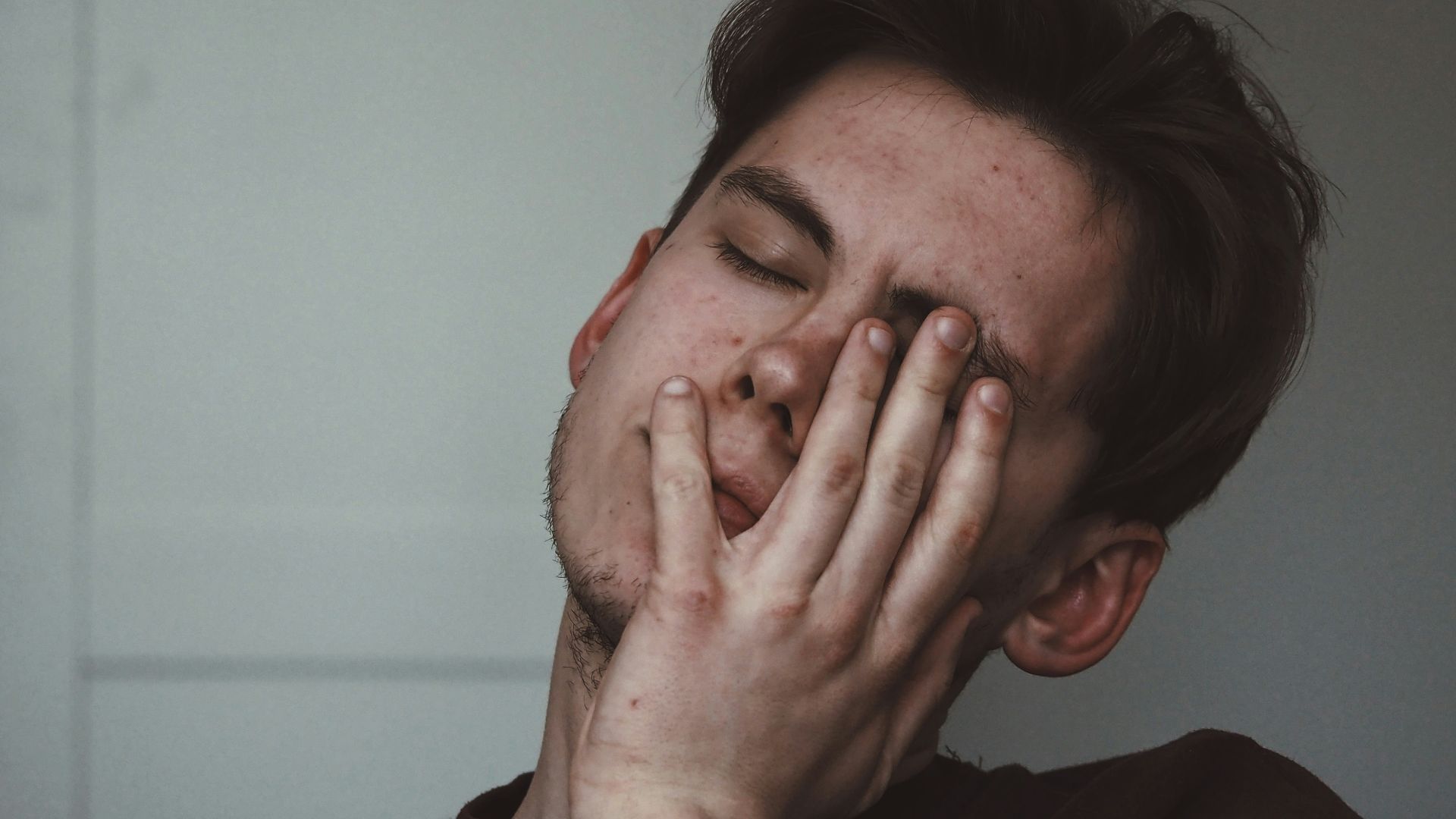 10 strange benefits of sleep deprivation & 10 major downsides
