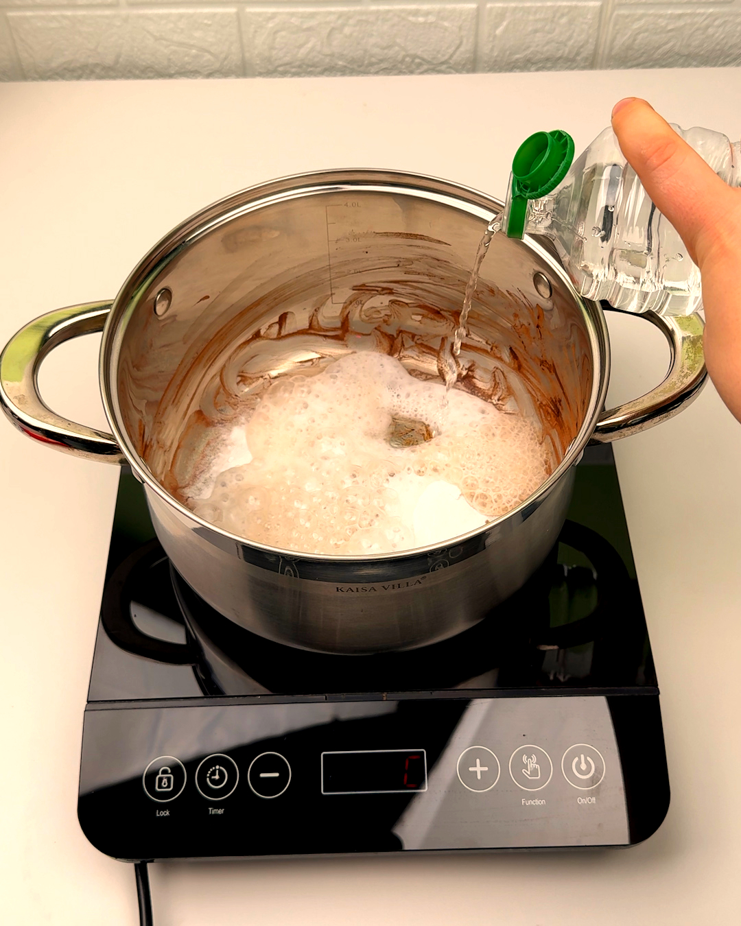 The ultimate pots and pans cleaning method