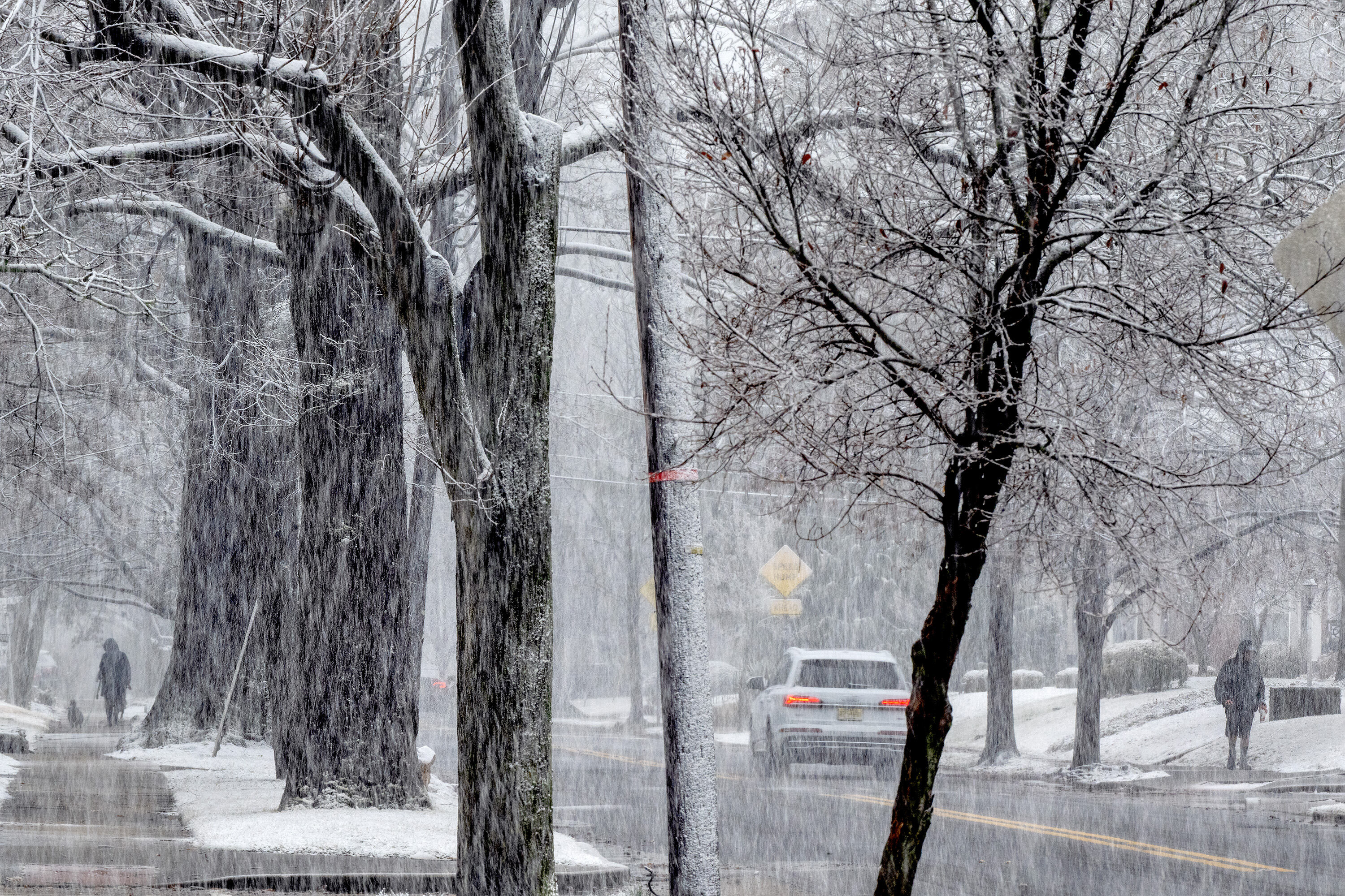 Snow arrives in Philly (again), rare blizzard conditions expected into ...