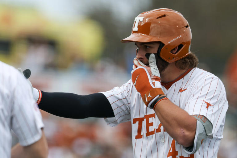 Texas completes sweep of Michigan State with first shutout of the season