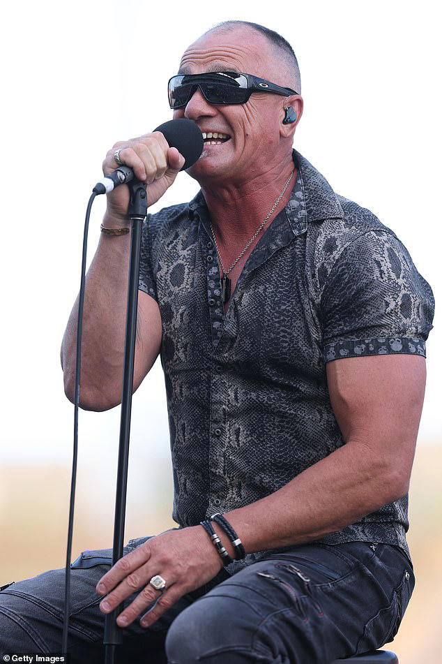 Shannon Noll doesn't look like this anymore! Australian Idol star shows ...