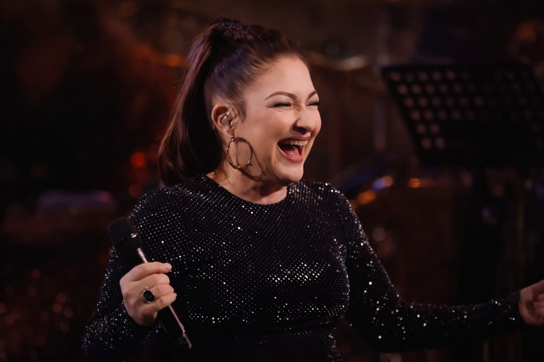 Gloria Estefan hace bailar a la Quinta Vergara y recuerda a Cuba en una ...