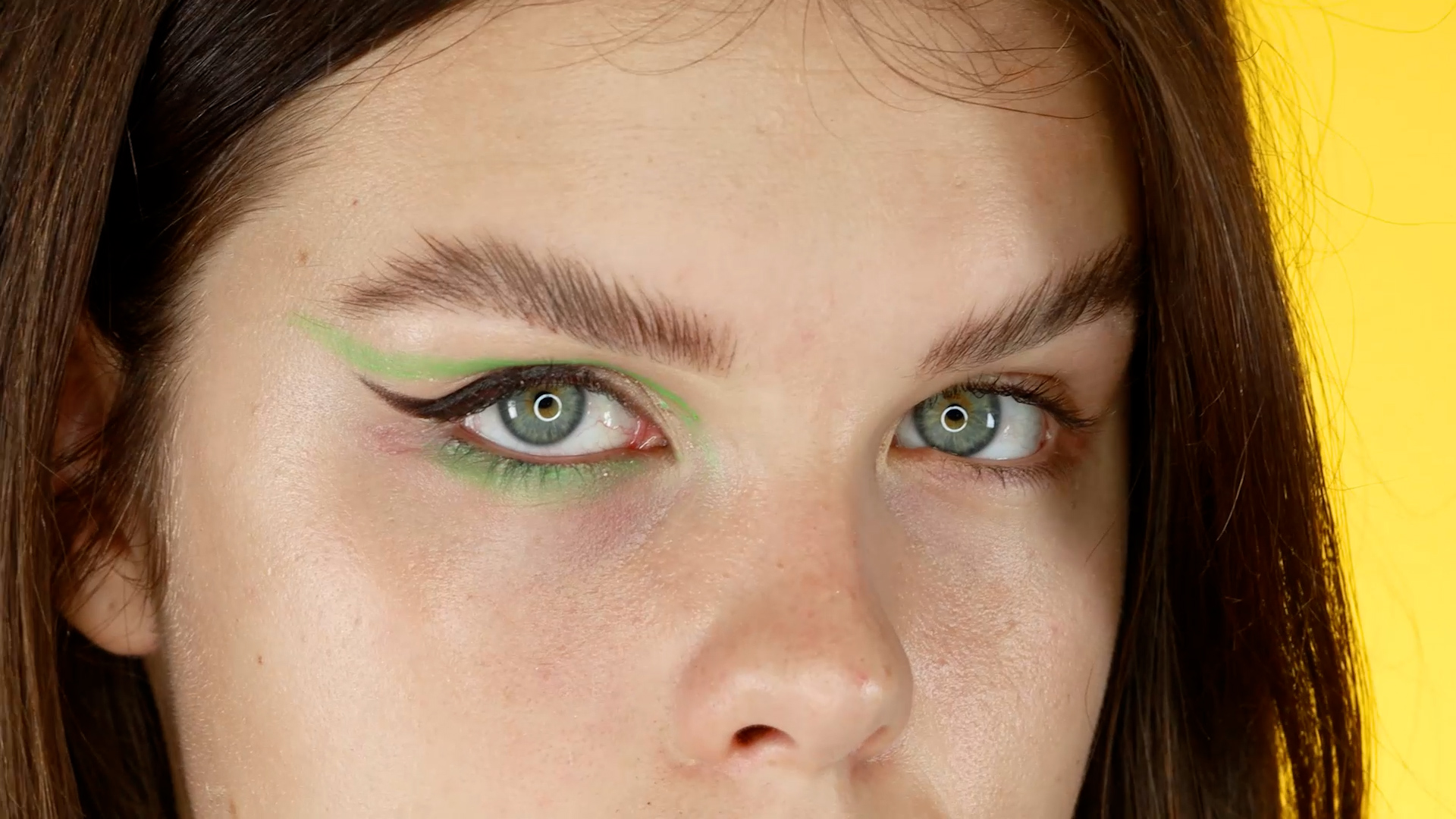 Effortlessly style eye makeup looks
