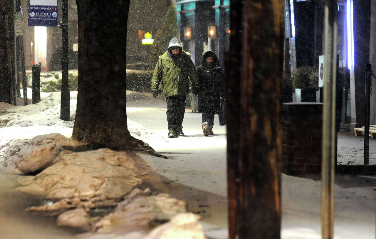 Nor'easter's bomb cyclone hits Connecticut with heavy snow, damaging ...