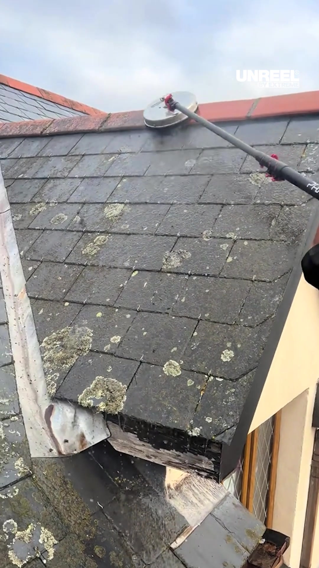 Eco-friendly grime reaper: Unleash 300°F steam power for ultimate clean!