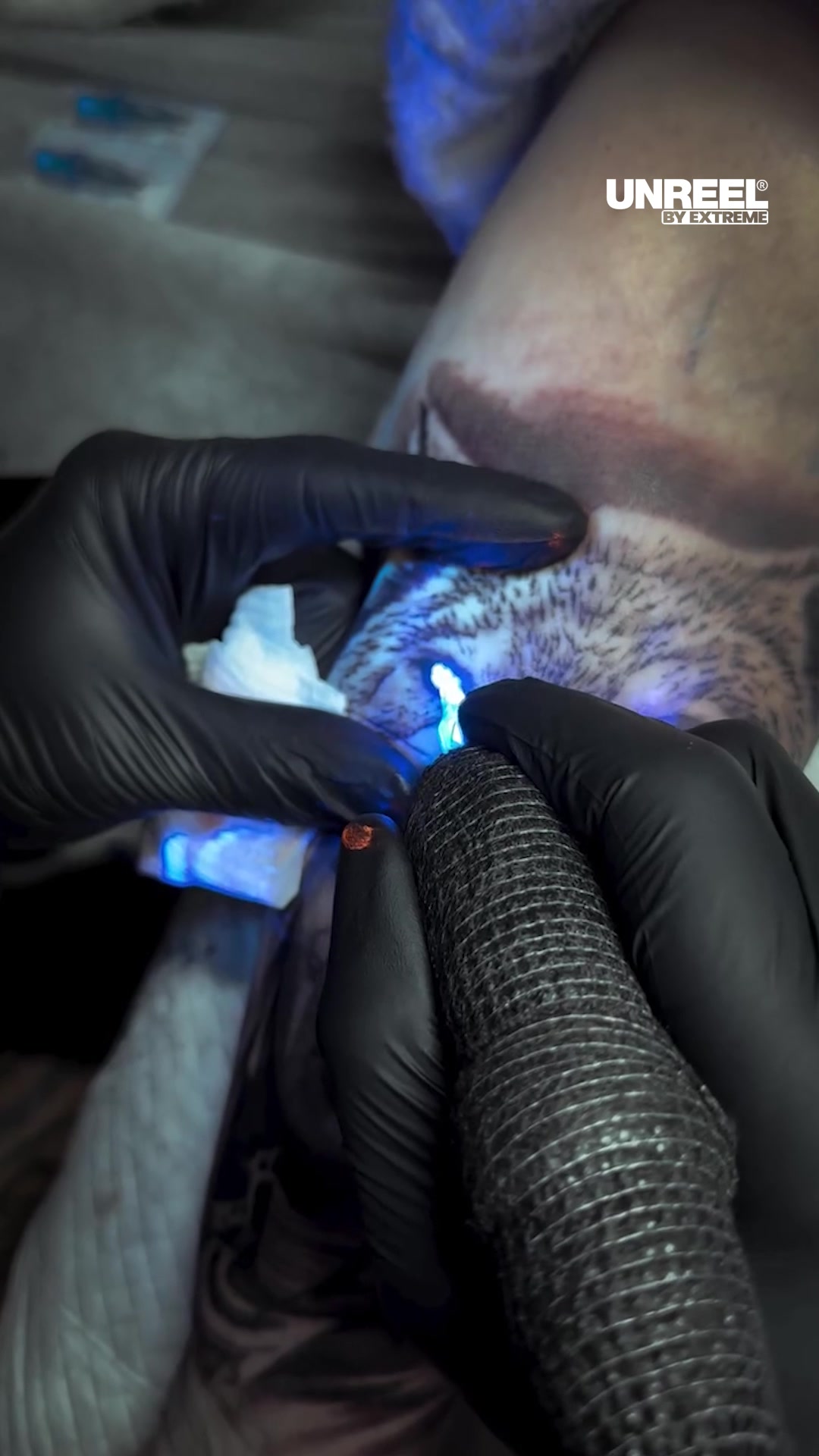 Glow in the dark: Discover the magic of UV tattoos!