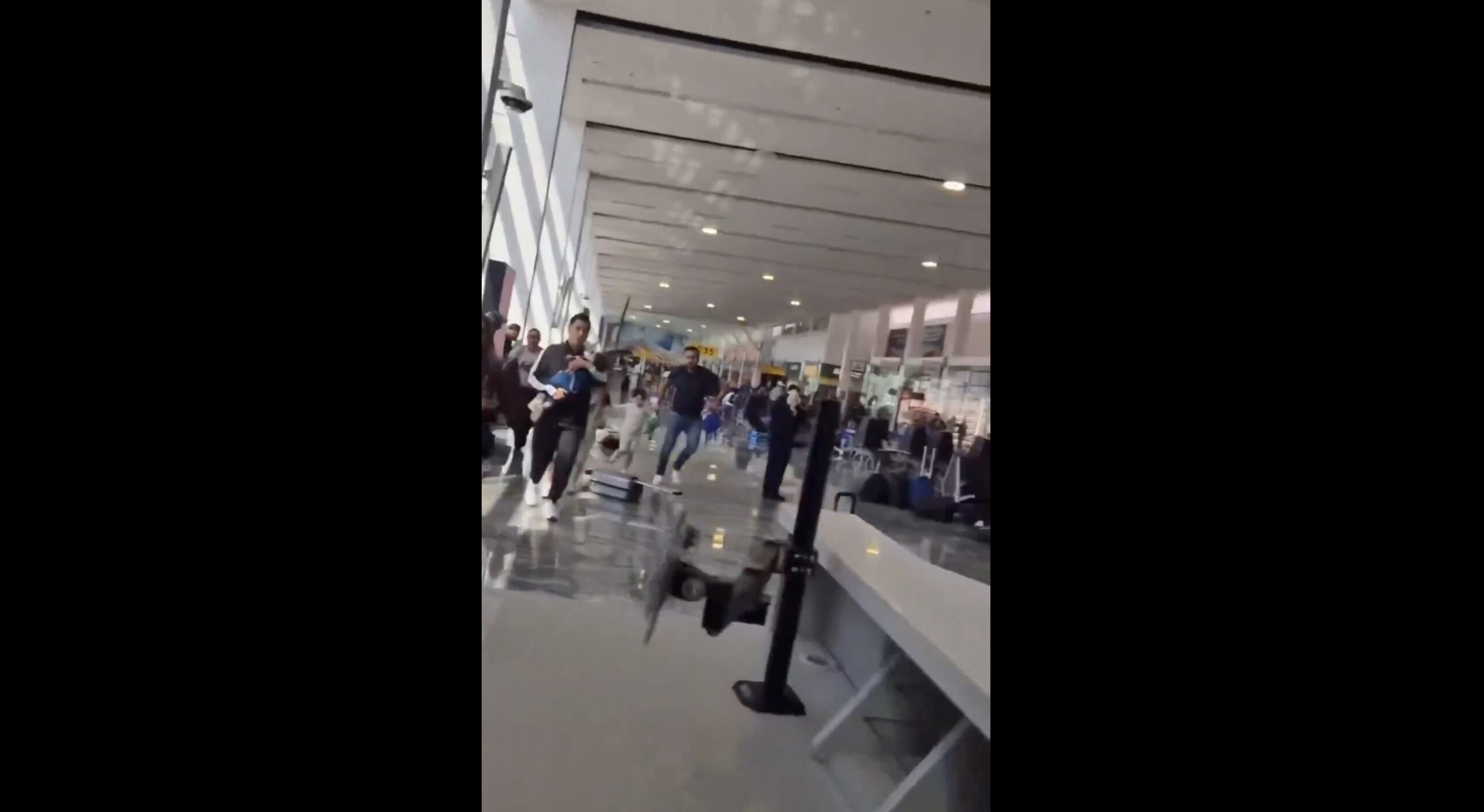 Watch: Travelers scramble for safety as Mexican drug cartel attacks ...