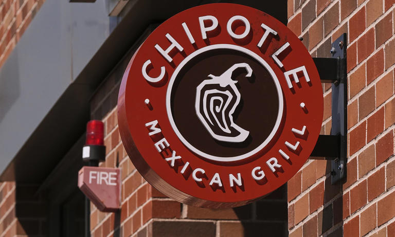 Chipotle eviscerated after photo of $12 order shocks customers