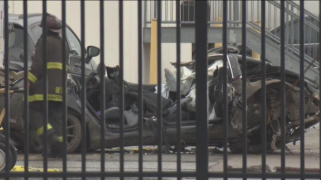 2 dead after vehicle crashes into warehouse on Detroit's west side; 1 ...
