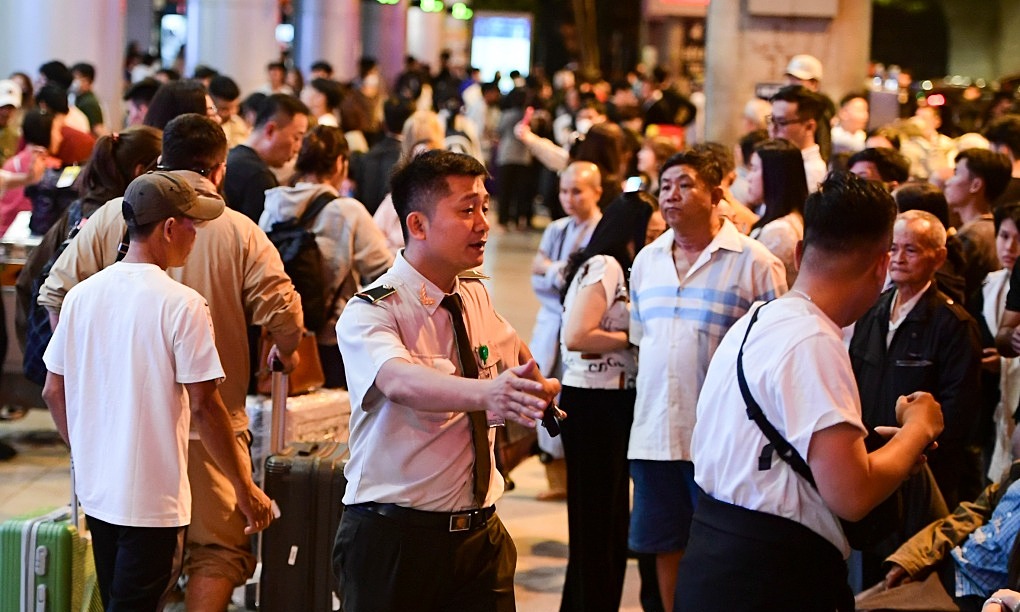 Vietnam's busiest airports handle over 300,000 passengers on final day ...