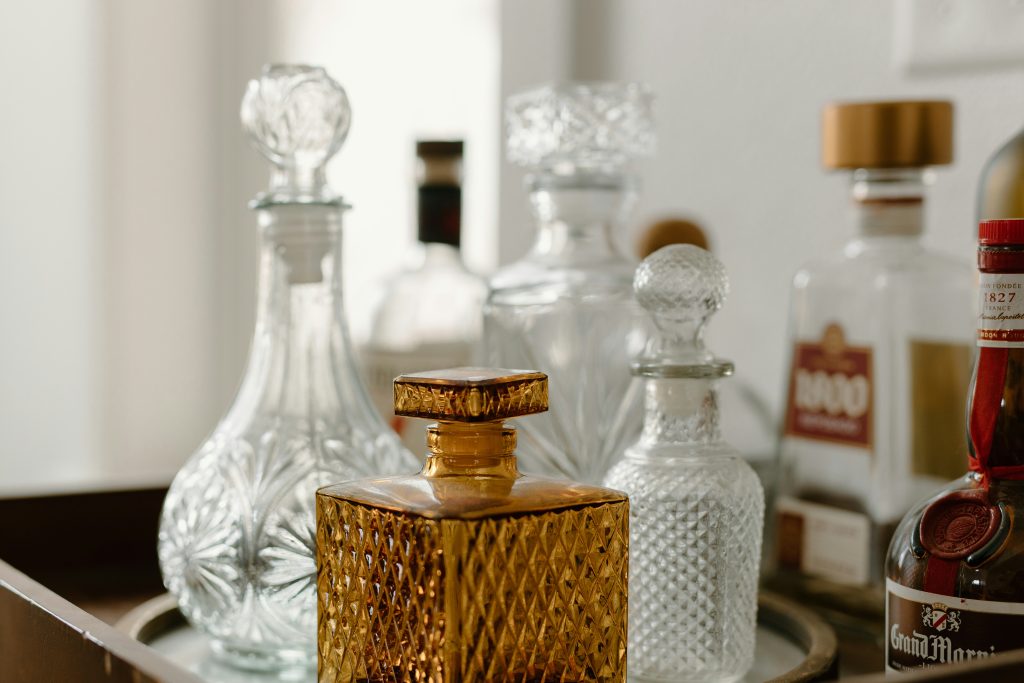 How to create a home bar for casual entertaining