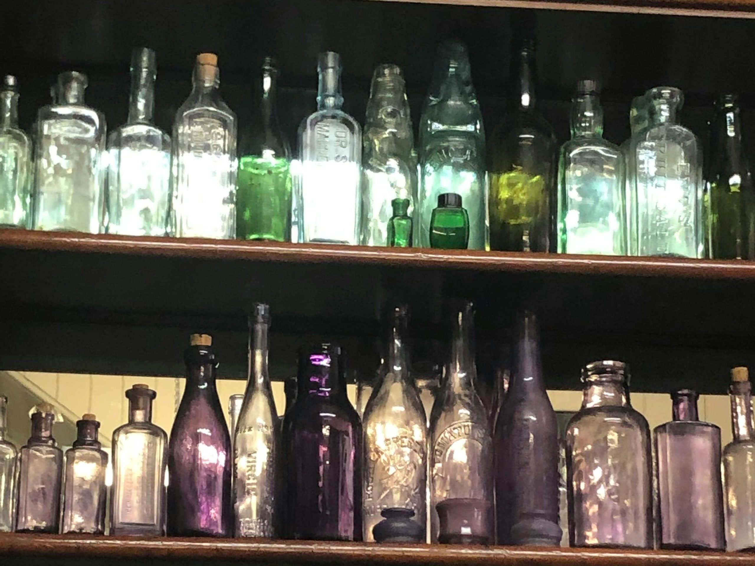 How to create a home bar for casual entertaining