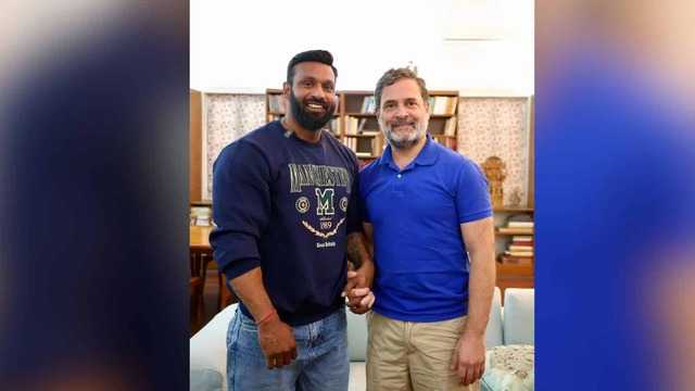 Yeh mohabbat ka yodha: Rahul Gandhi meets 'Mohammed Deepak'