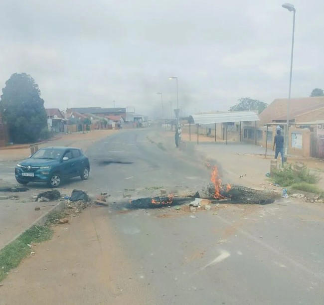 Pics: Burning tyres and roadblocks as Tembisa residents demand power ...