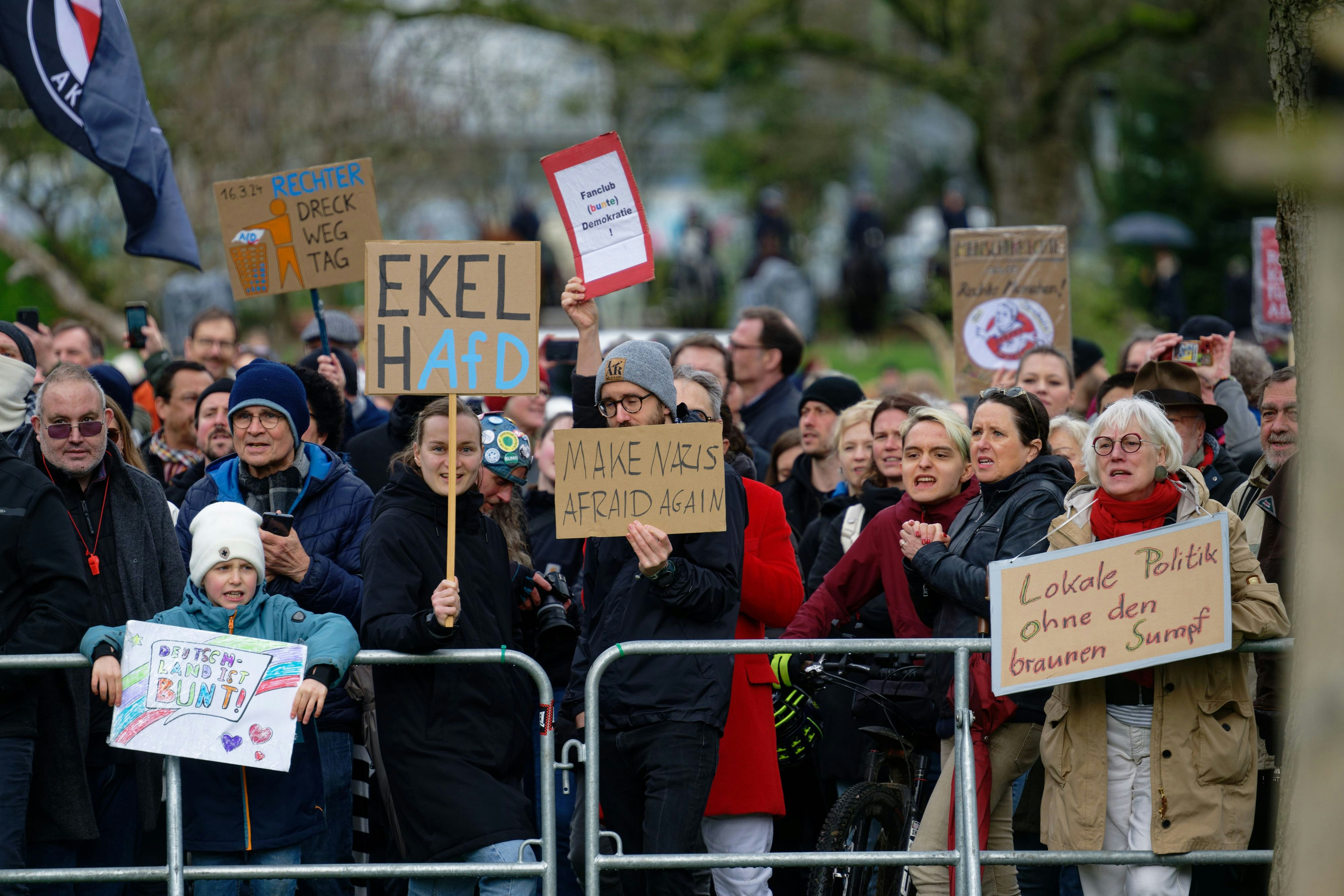 Es brodelt in NRW: Tausende protestieren gegen Auftritt: "Wollen klares ...