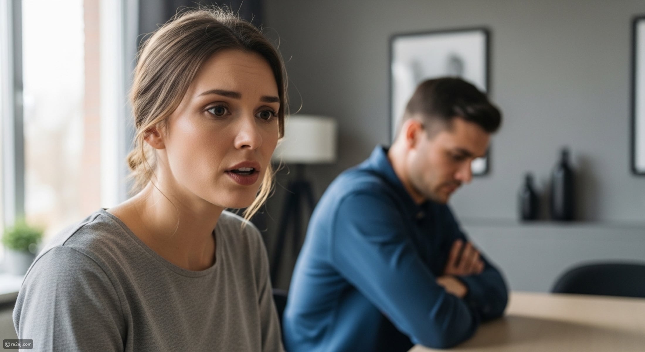 Early relationship warning signs women often notice