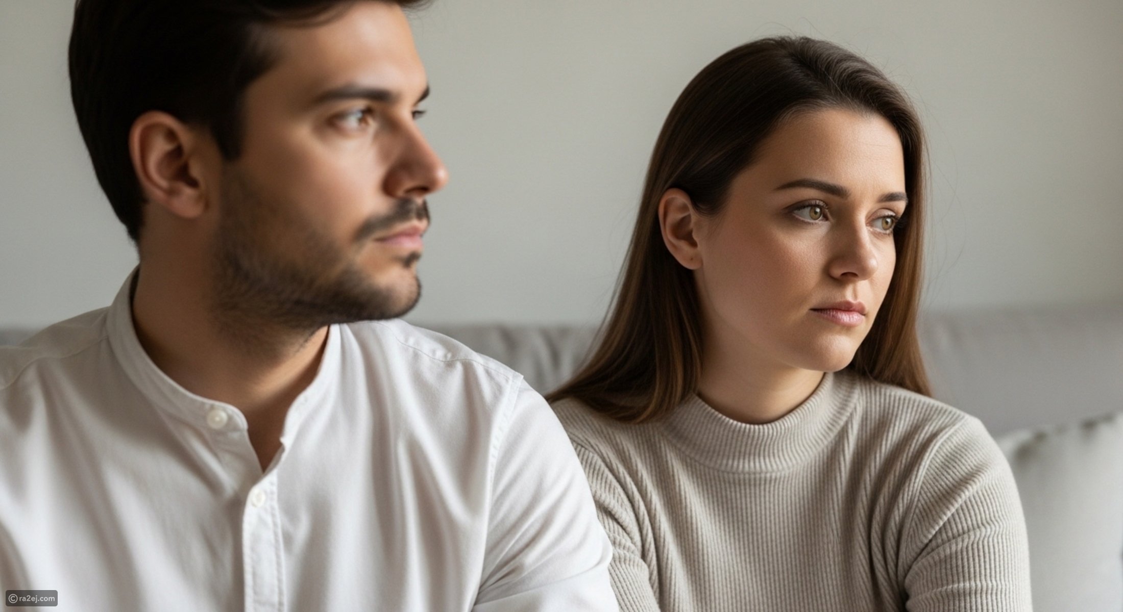Early relationship warning signs women often notice