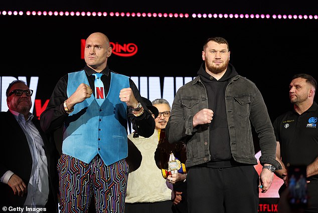 Tyson Fury's 6ft 6in boxing comeback opponent is filmed wrestling a ...